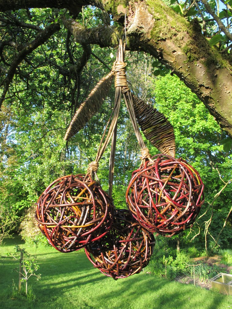 Willow – Liz Walsh Willow Sculpture & Ceramics. Exhibitions and commissions